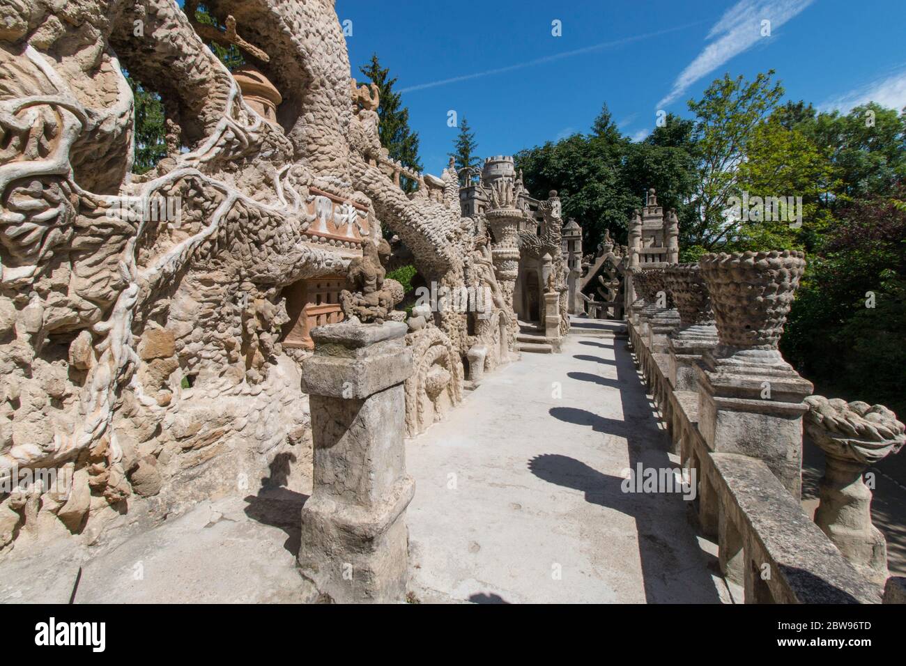 Palais ideal du facteur Cheval. Maison. Curiosity, surreal building ...