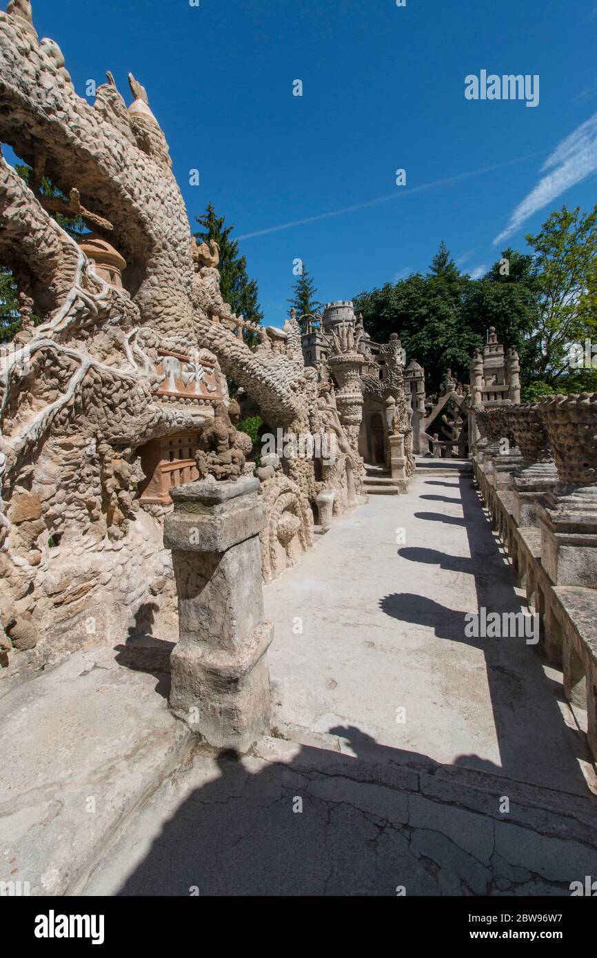 Palais ideal du facteur Cheval. Maison. Curiosity, surreal building ...