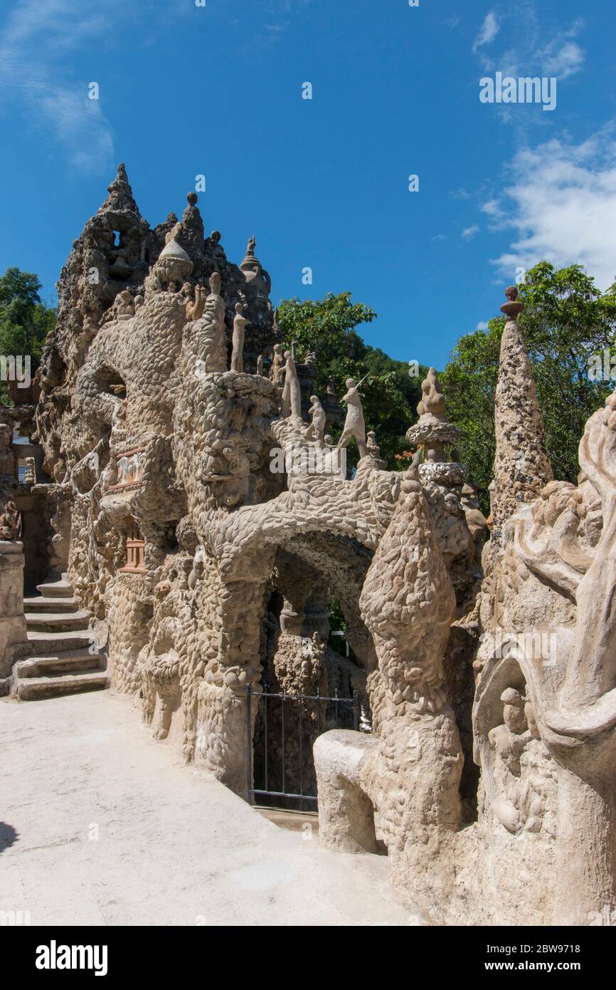 Palais ideal du facteur Cheval. Maison. Curiosity, surreal building ...