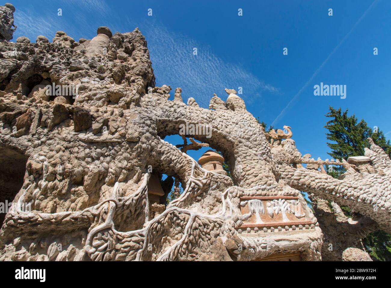 Palais ideal du facteur Cheval. Maison. Curiosity, surreal building ...