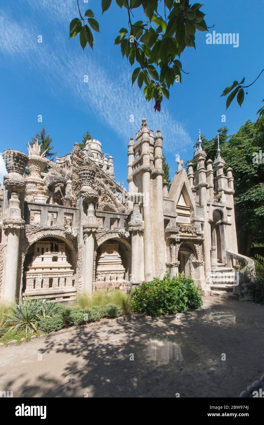 Palais ideal du facteur Cheval. Maison. Curiosity, surreal building ...