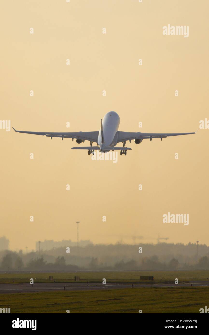 Vertical takeoff aircraft hi-res stock photography and images - Alamy