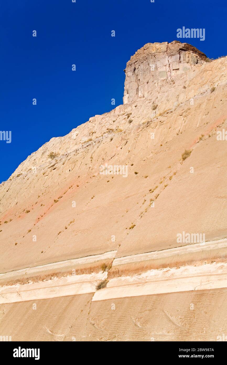 Earthquake Fault Line in roadcut, Interstate 40, Kingman, Arizona, USA ...