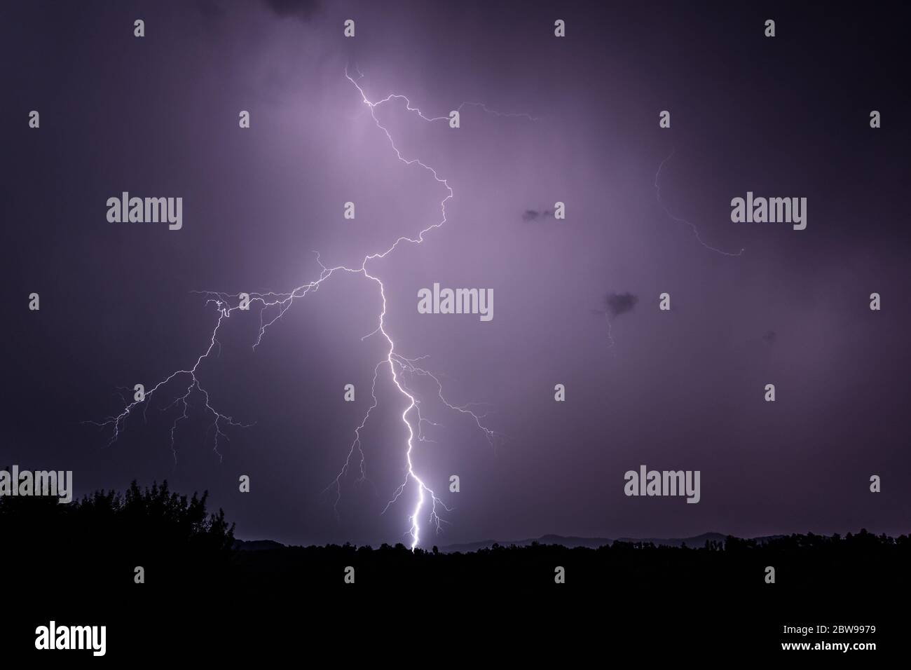 Lighting bolt hi-res stock photography and images - Alamy