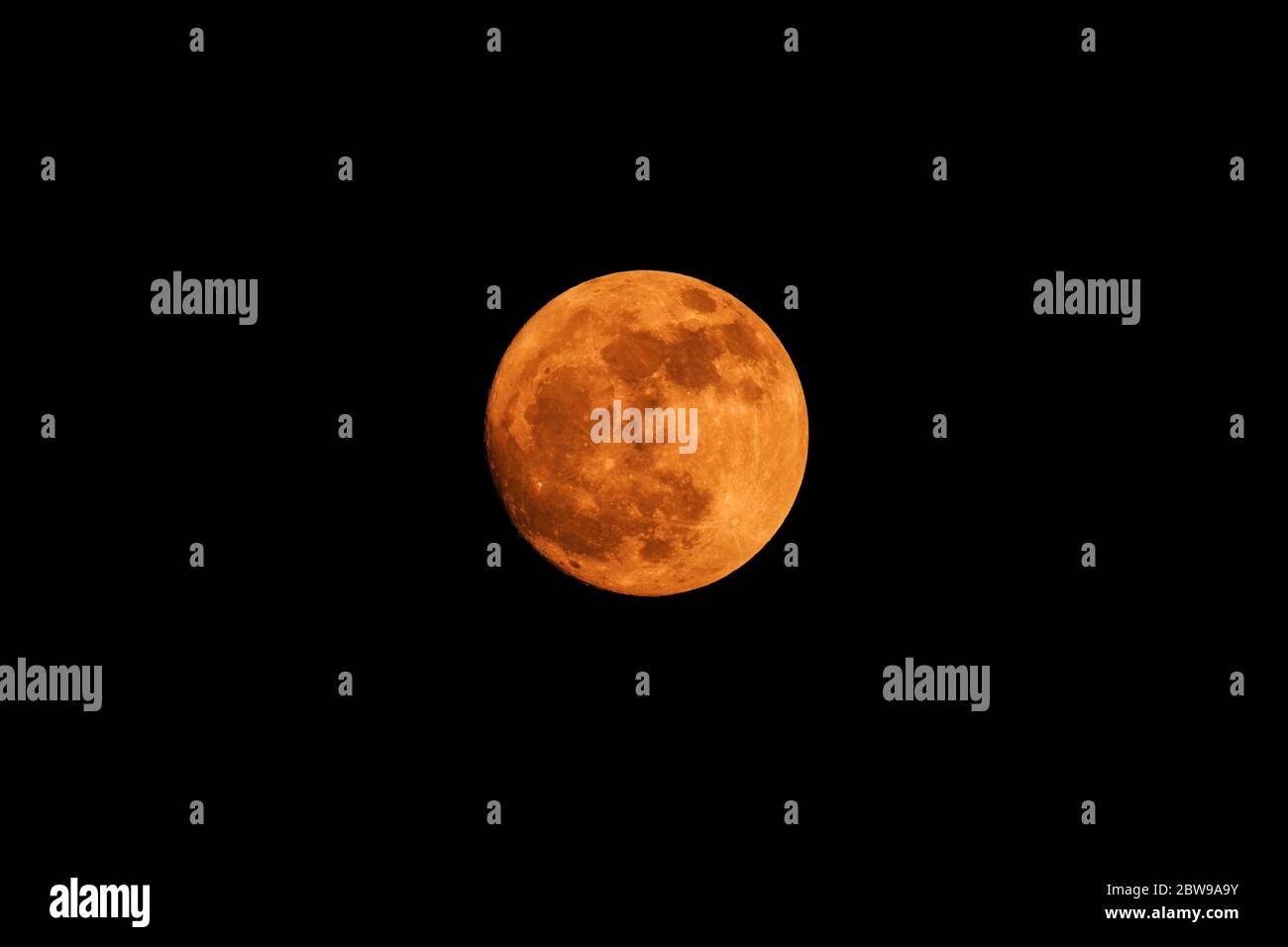 Yellow full moon hi-res stock photography and images - Alamy