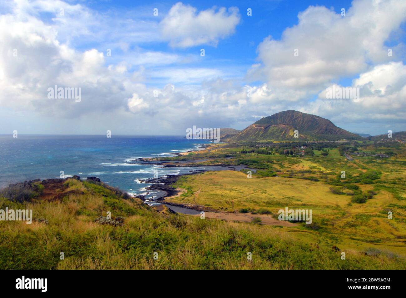 Makapuu Lighthouse Trail overlook has distant view of Diamond Head and ...