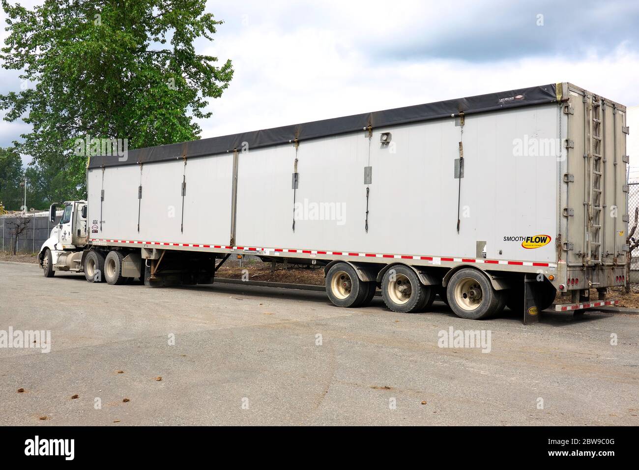 Long vehicle truck trailer hi-res stock photography and images - Alamy
