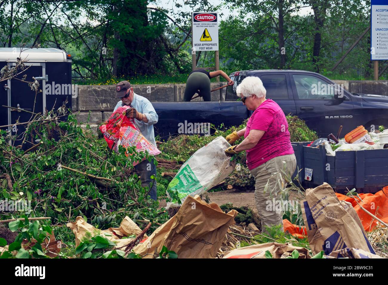 Green recycliing hi-res stock photography and images - Alamy