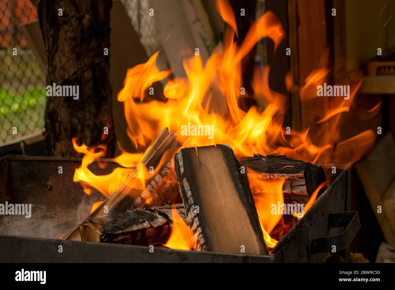 Barbeque firewood hi-res stock photography and images - Alamy