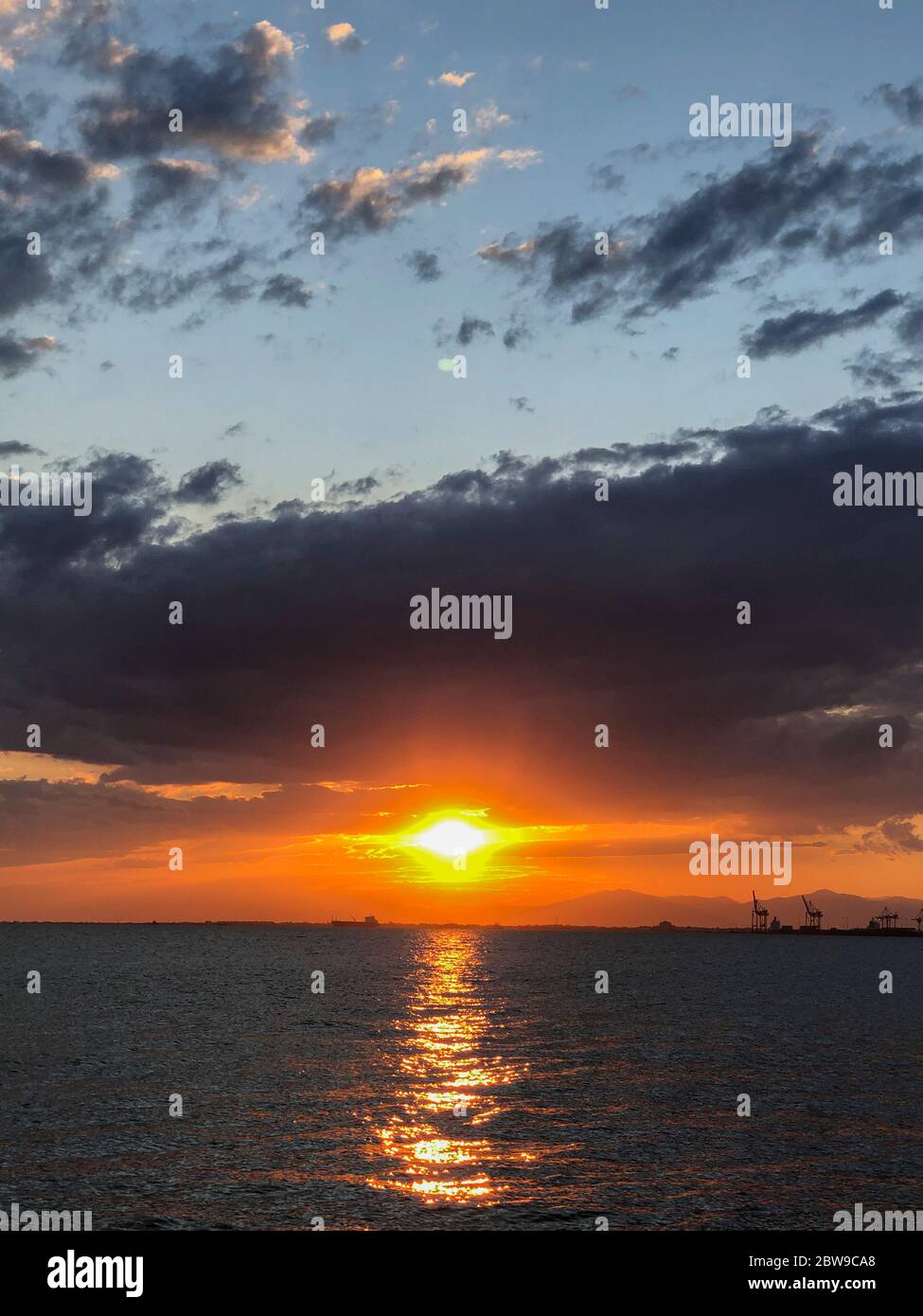 Golden hour colors hi-res stock photography and images - Alamy