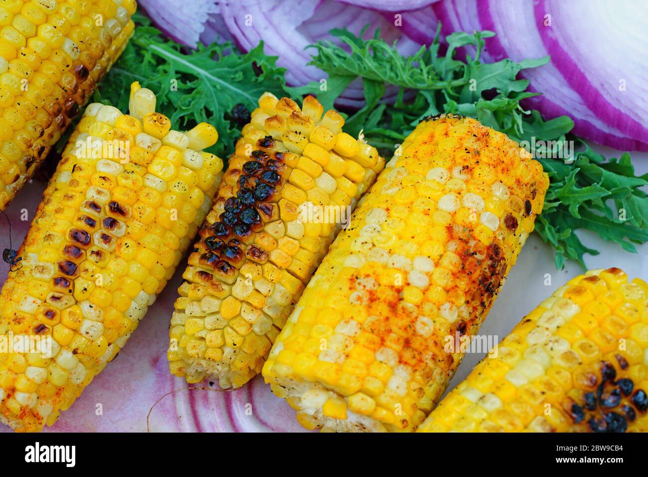 Grilled ears of corn on the cob Stock Photo - Alamy