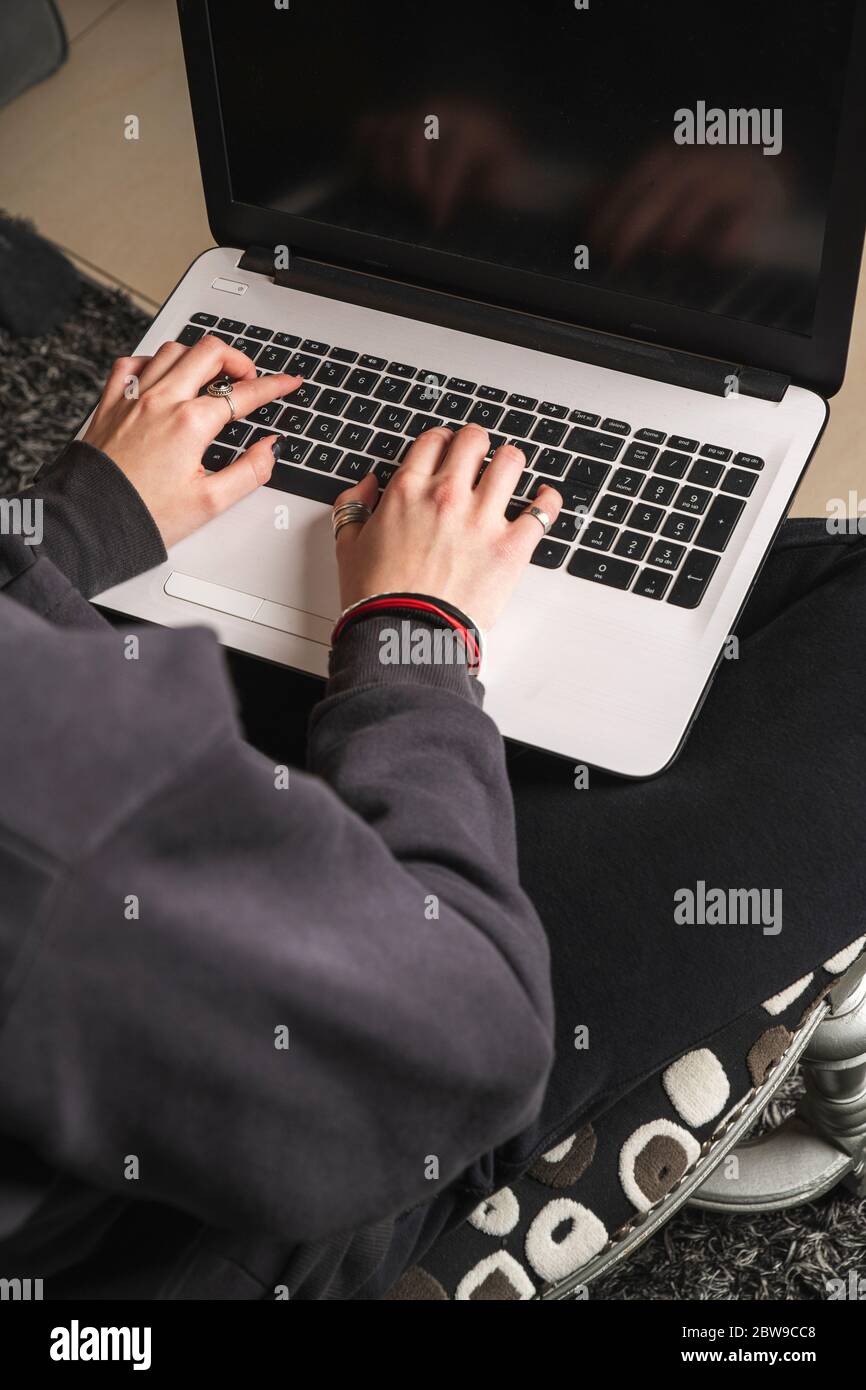 College teen studying hi-res stock photography and images - Alamy