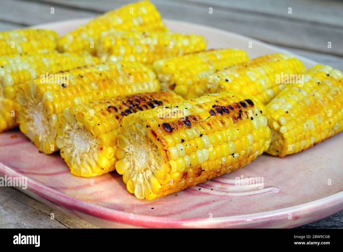 Grilled ears of corn on the cob Stock Photo - Alamy