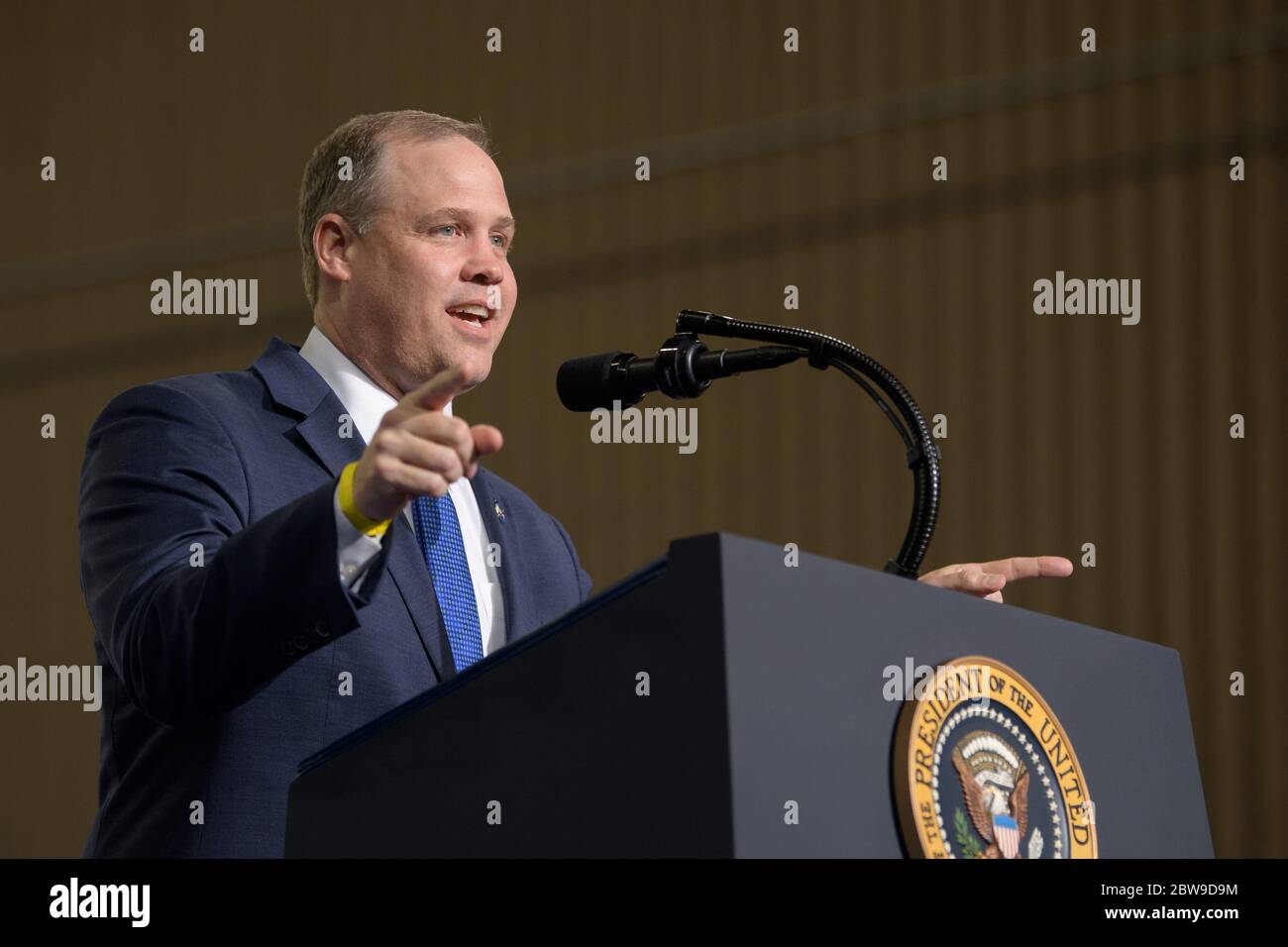 NASA Administrator Jim Bridenstine speaks inside the Vehicle Assembly ...