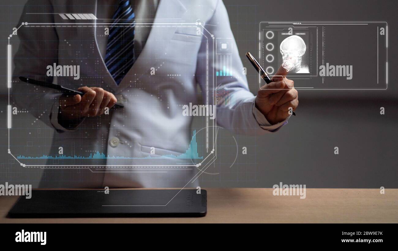 Woman doctor using virtual hi-res stock photography and images - Alamy