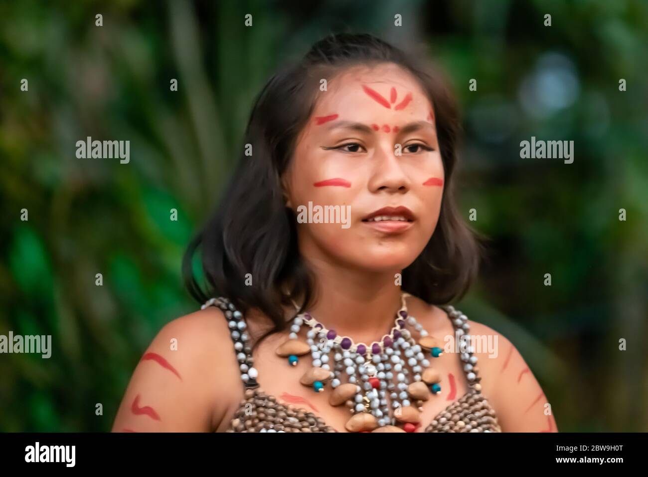 Peruvian girls in traditional dress hi-res stock photography and images ...