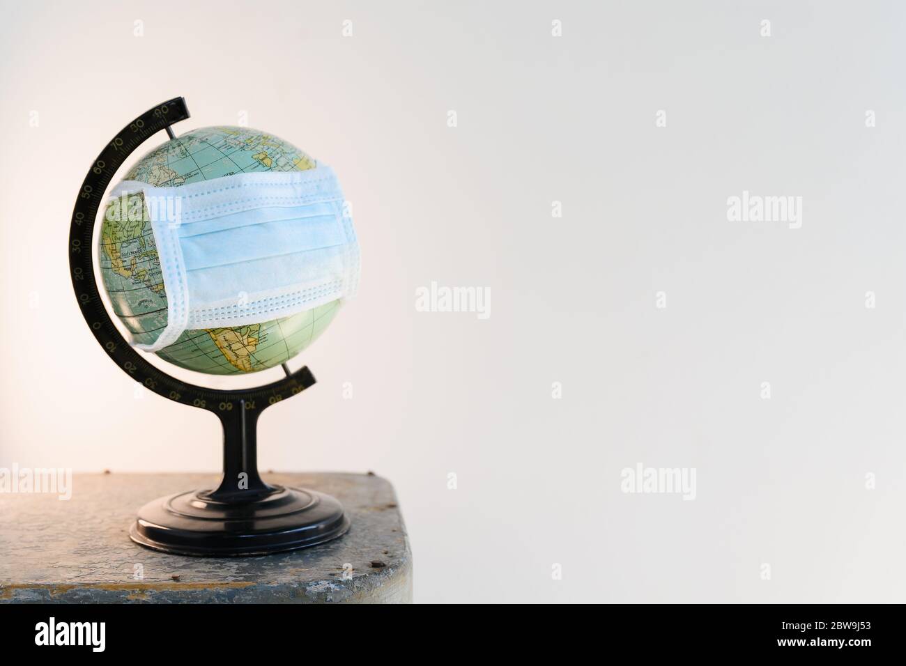 Surgical mask globe hi-res stock photography and images - Alamy