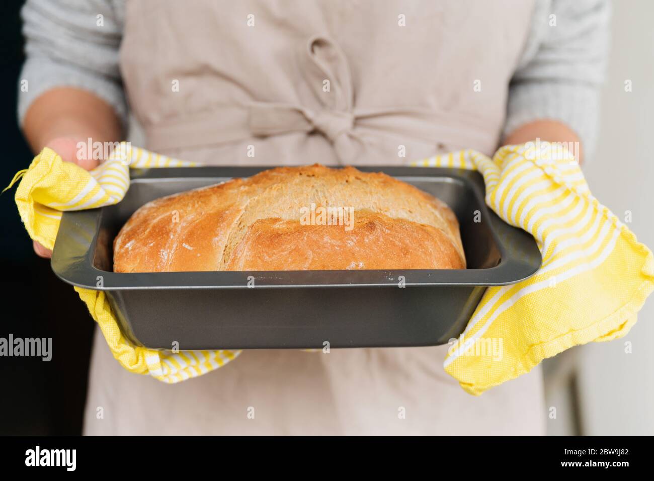 Woman holding loaf of bread hi-res stock photography and images - Alamy