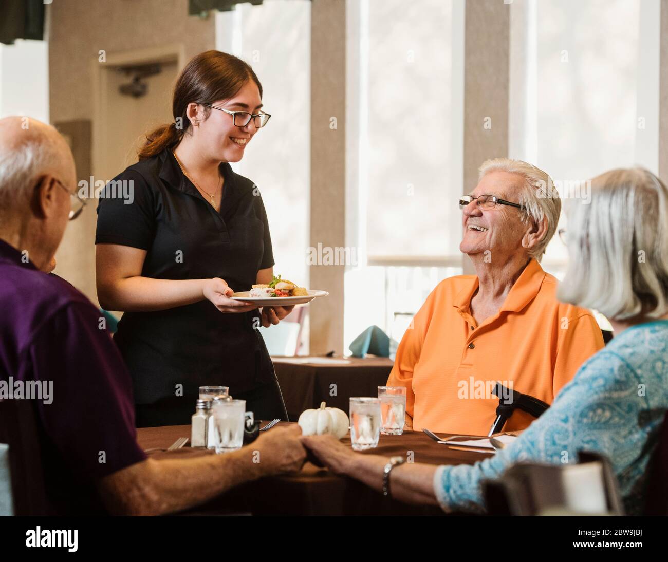Table waitress hi-res stock photography and images - Alamy