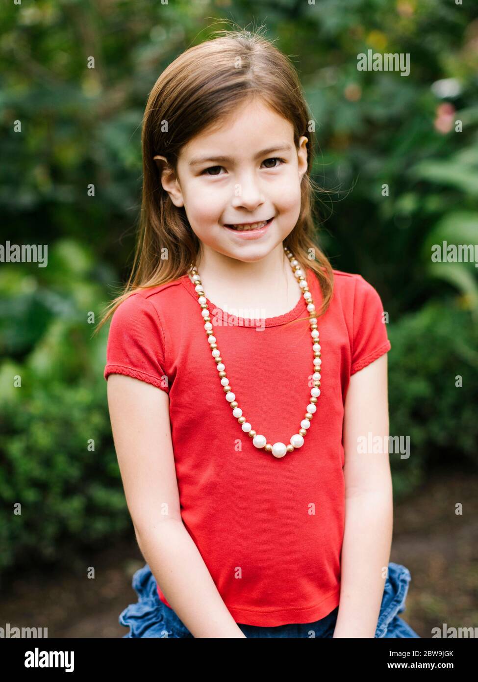 Girl wearing t 6 7 hi-res stock photography and images - Alamy