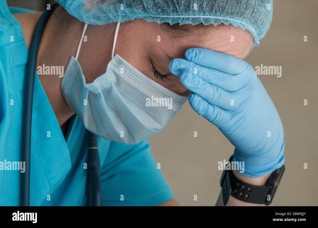 Doctor nurse in safety mask hi-res stock photography and images - Alamy