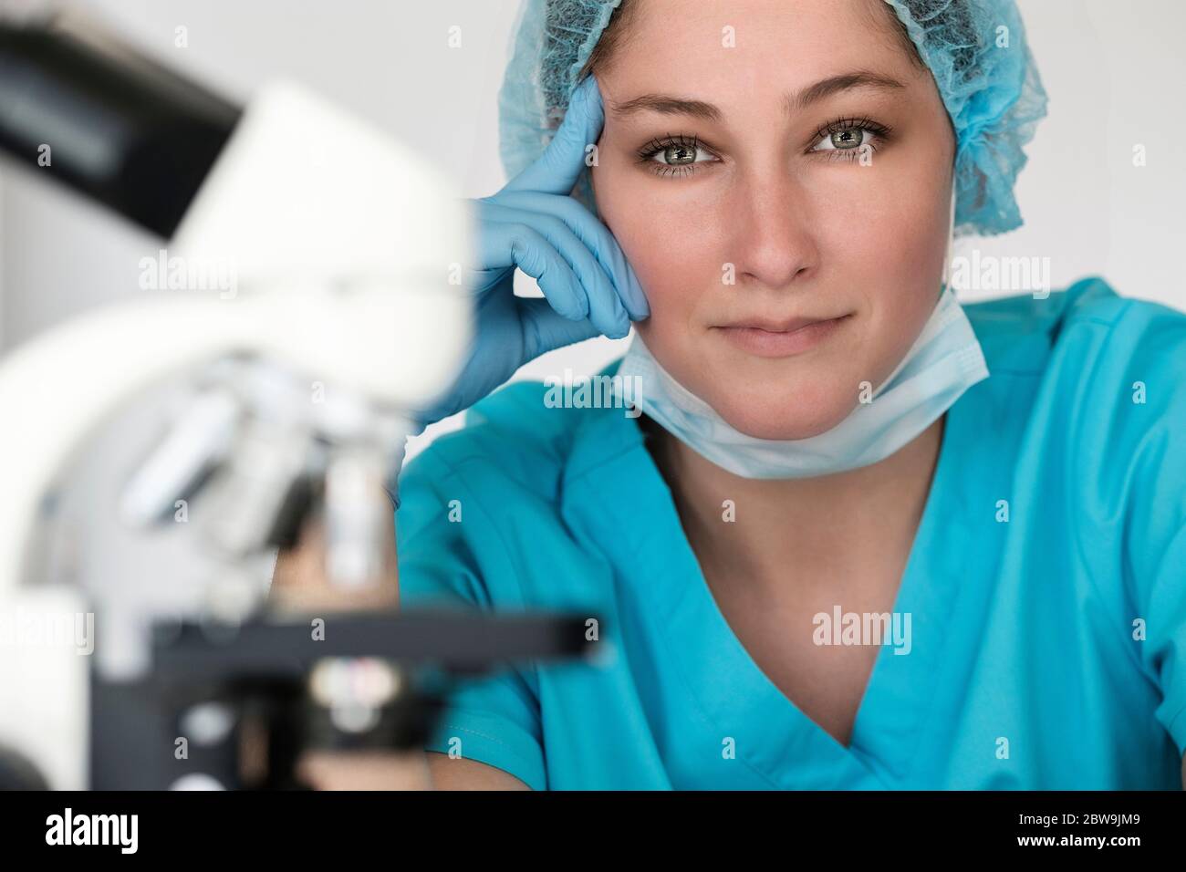 Portrait of laboratory technician next to microscope Stock Photo - Alamy