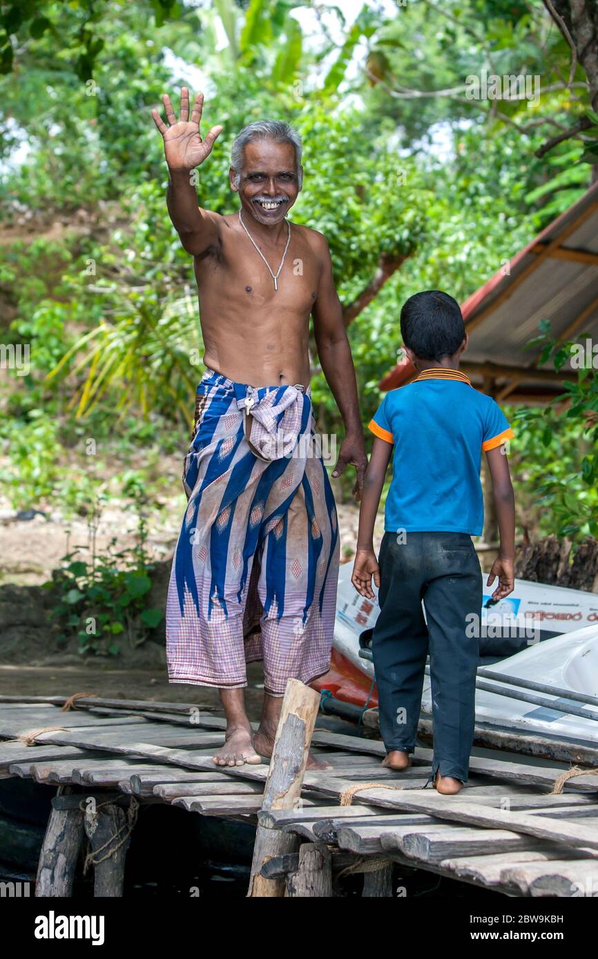 Sri lanka smiling hi-res stock photography and images - Alamy