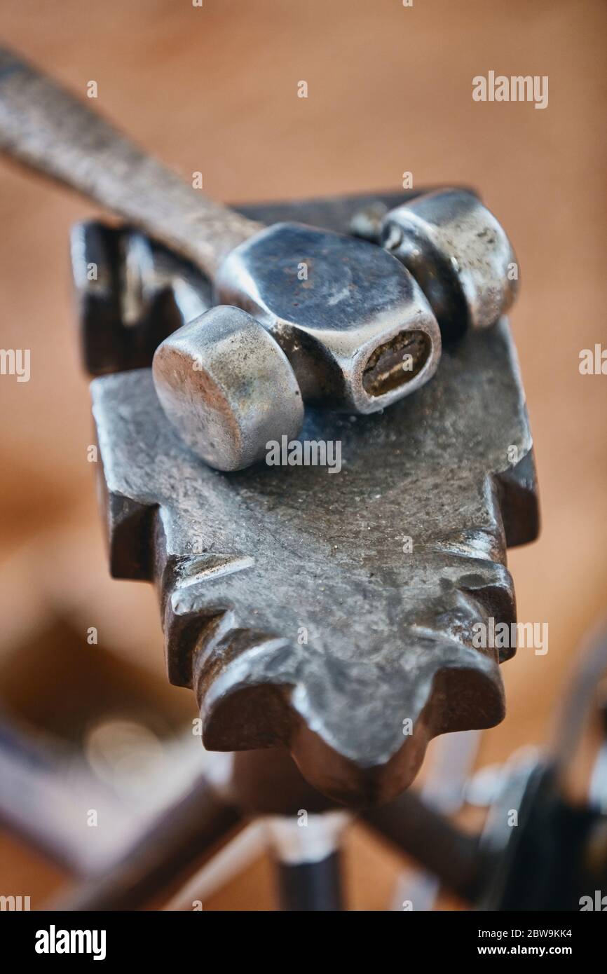 Hammer vertical hi-res stock photography and images - Alamy