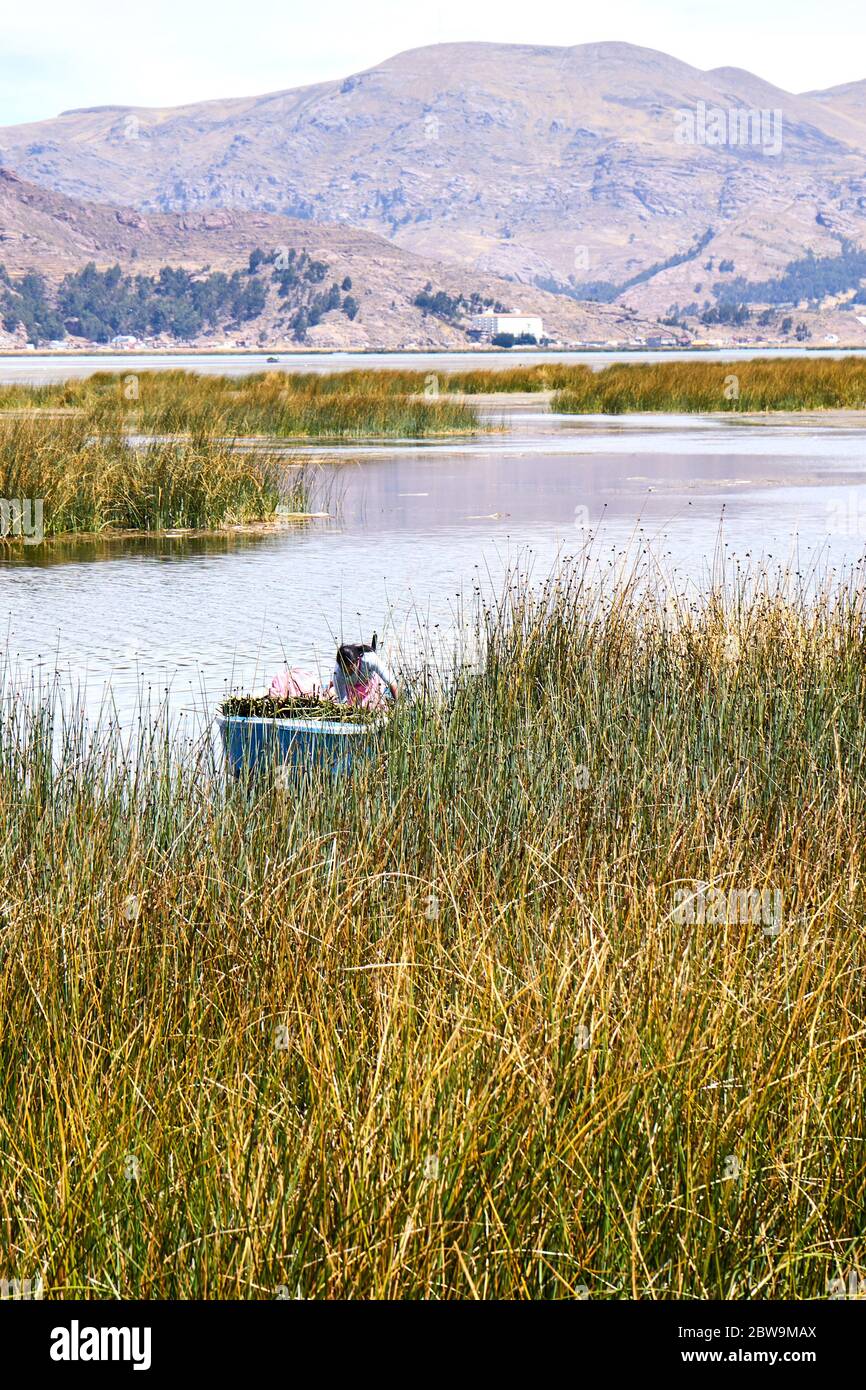 Uros isla lago titicaca peru hi-res stock photography and images - Alamy