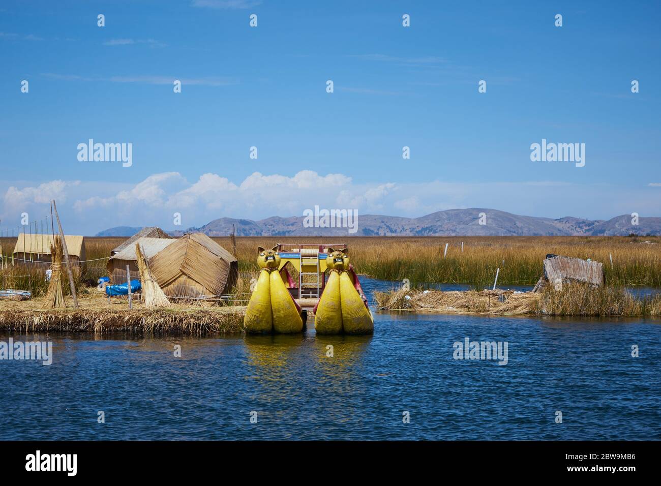 Traditional boat of Uros Stock Photo - Alamy