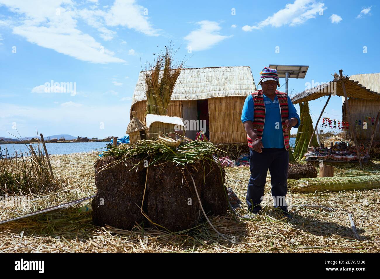 Uros craft hi-res stock photography and images - Alamy