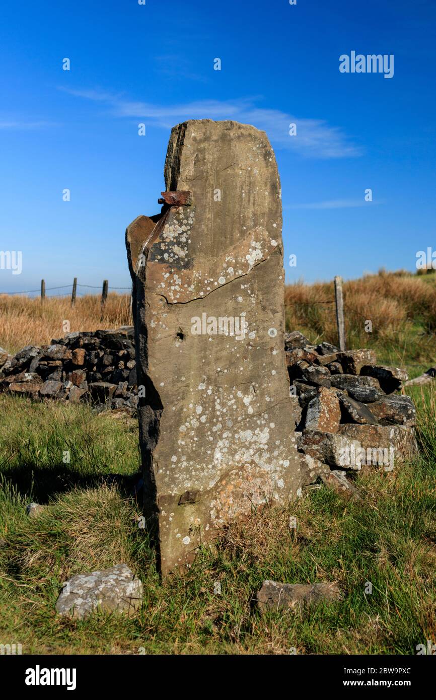 Stone gate post hi-res stock photography and images - Alamy