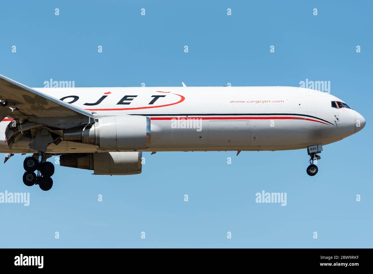 Boeing 767 cockpit hi-res stock photography and images - Alamy