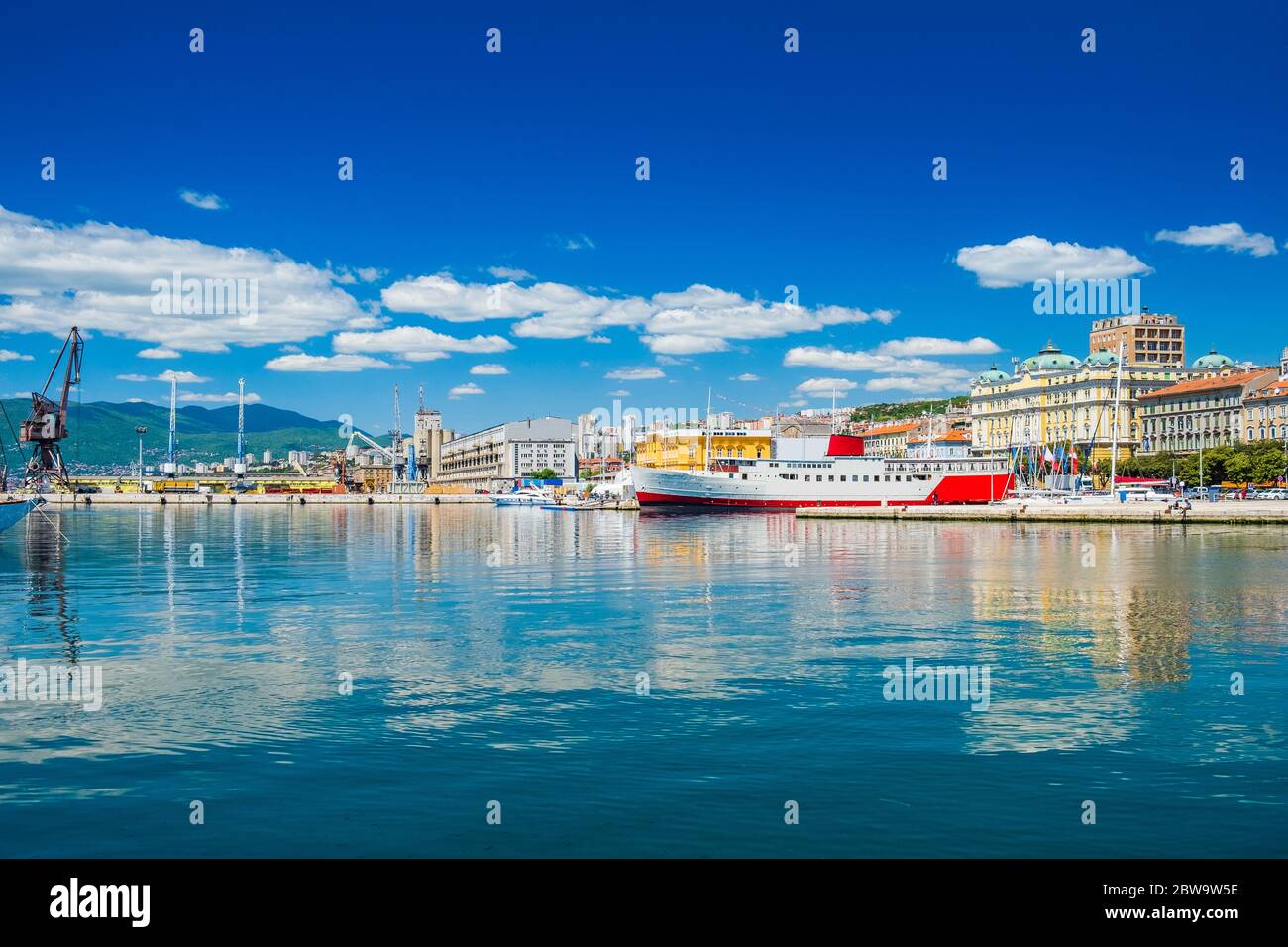 Monumental waterfront hi-res stock photography and images - Alamy