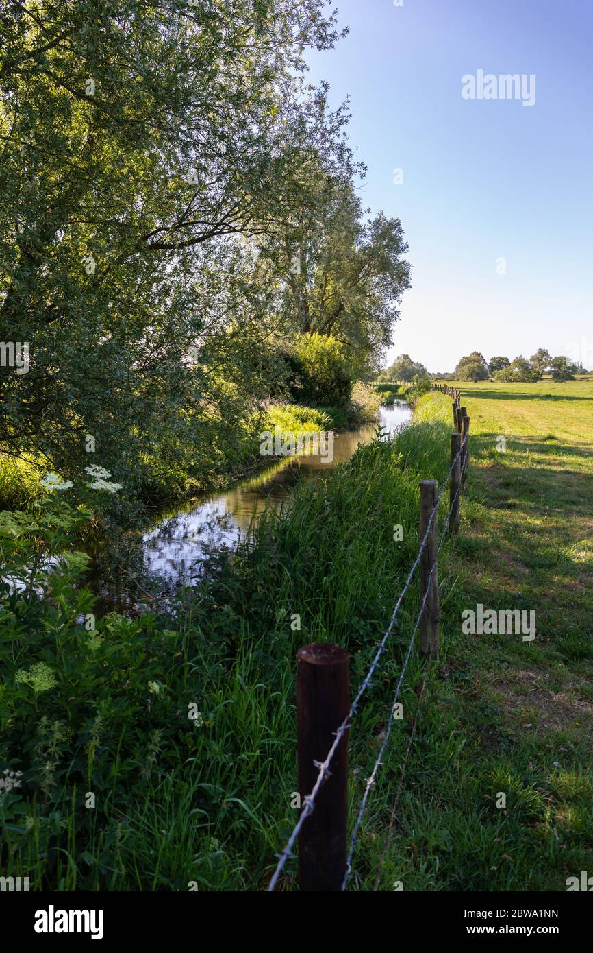 Kemble thames bridge hi-res stock photography and images - Alamy
