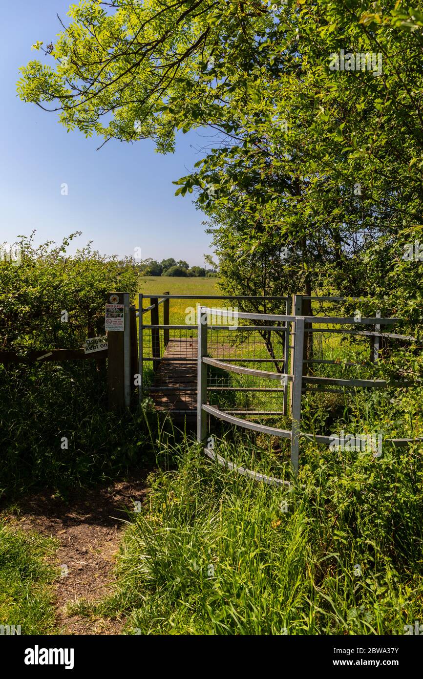 Kemble thames bridge hi-res stock photography and images - Alamy