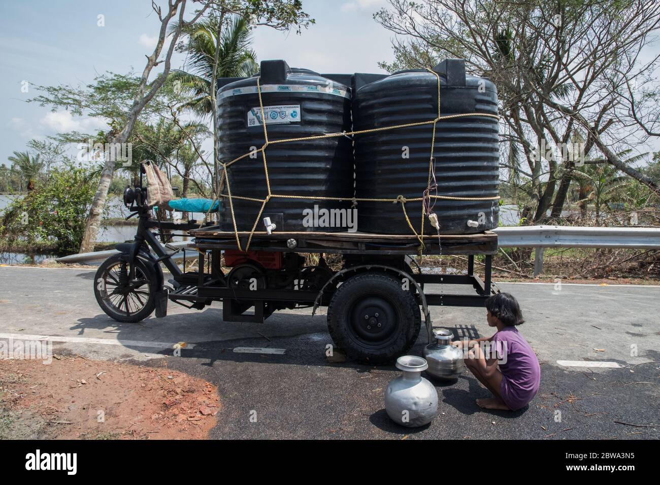 Canning, India. 29th May, 2020. A girl is consuming drinking water from ...
