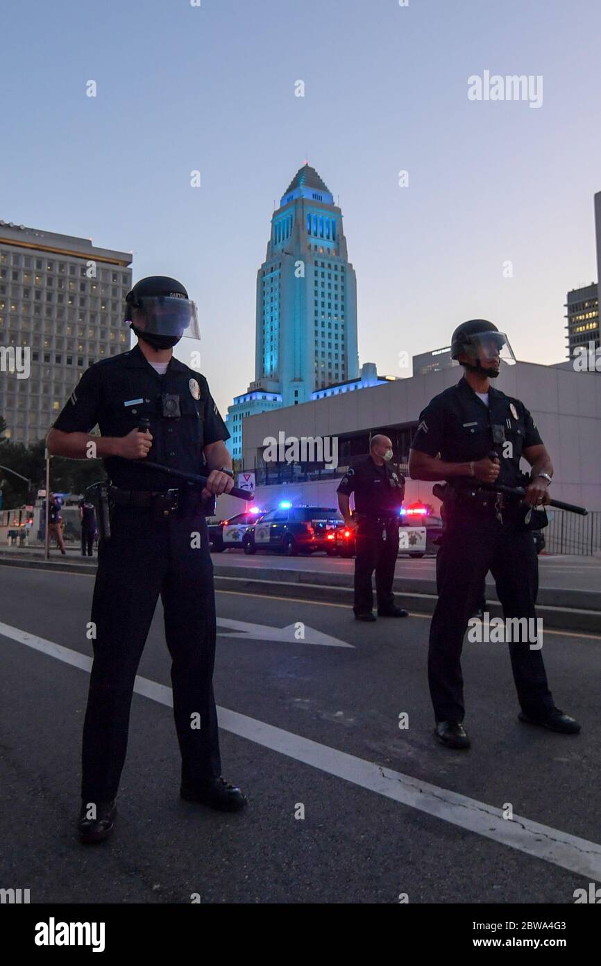 Los Angeles, United States. 27th May, 2020. Los Angeles Police in riot ...
