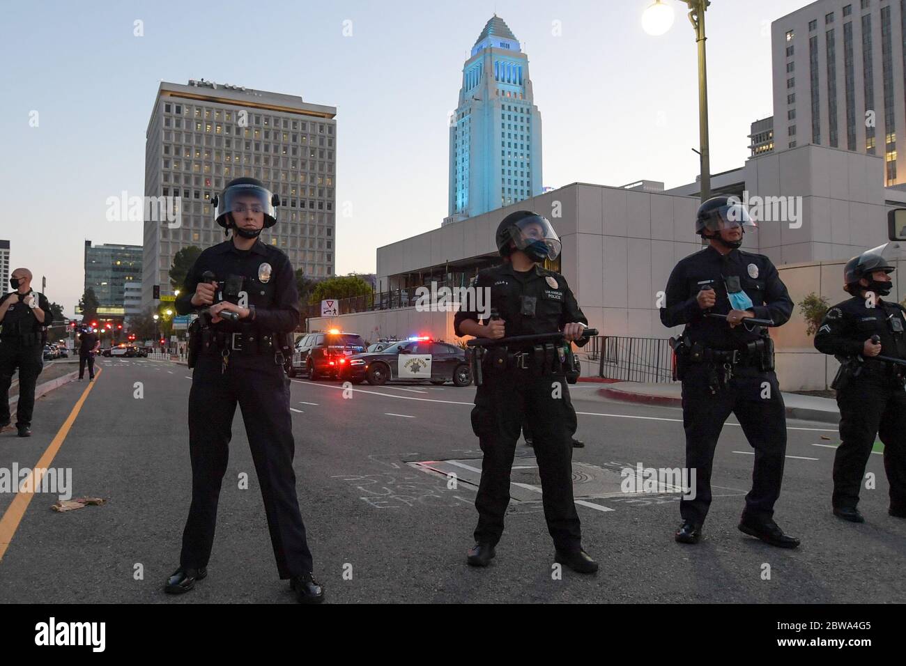 Los Angeles, United States. 27th May, 2020. Los Angeles Police in riot ...