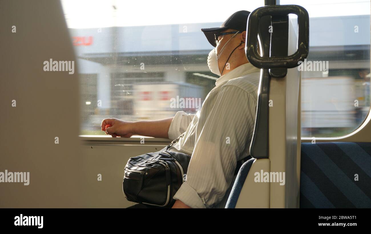 Bus driver with mask hi-res stock photography and images - Alamy