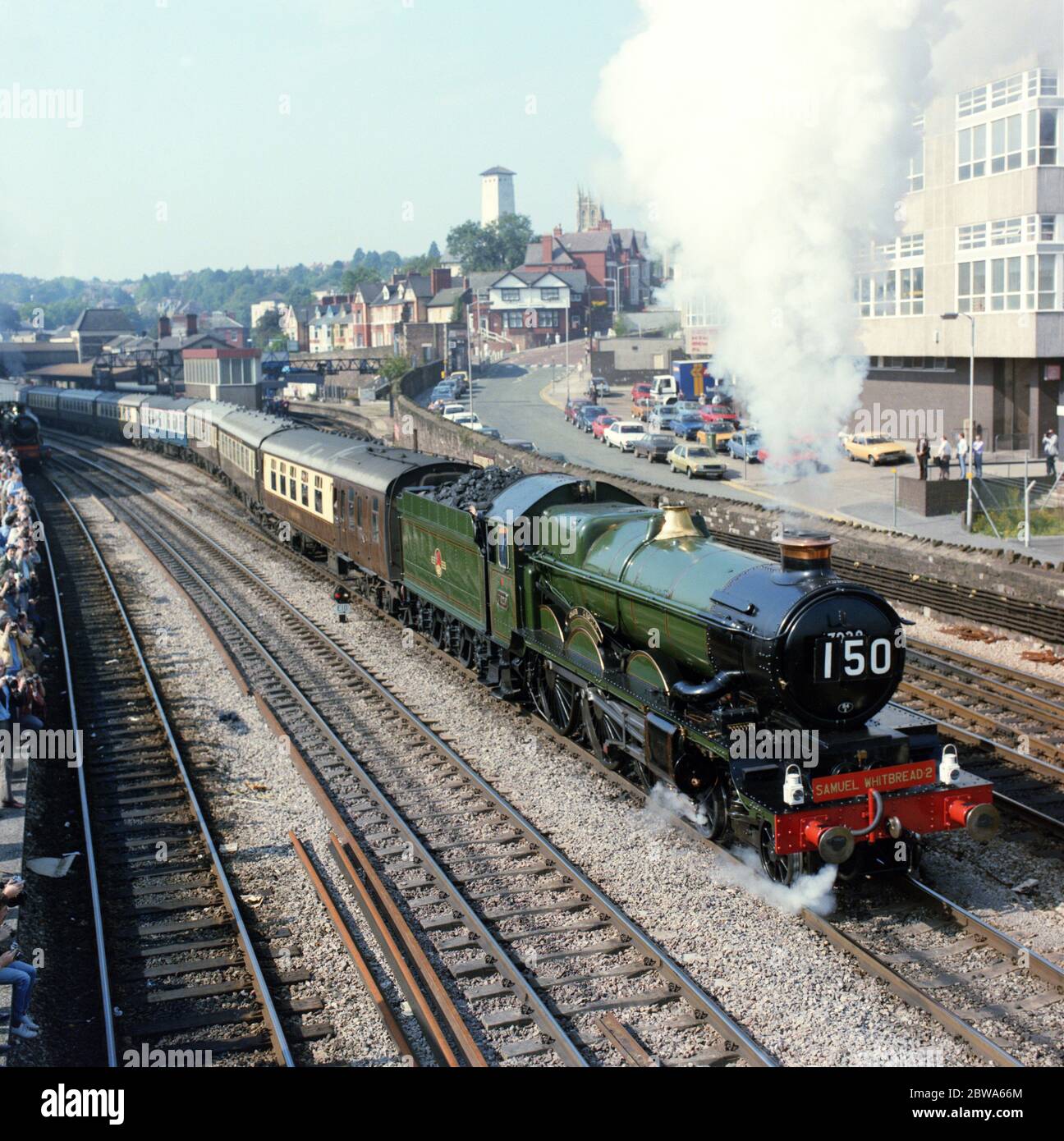Steam train pulling coaches hi-res stock photography and images - Alamy