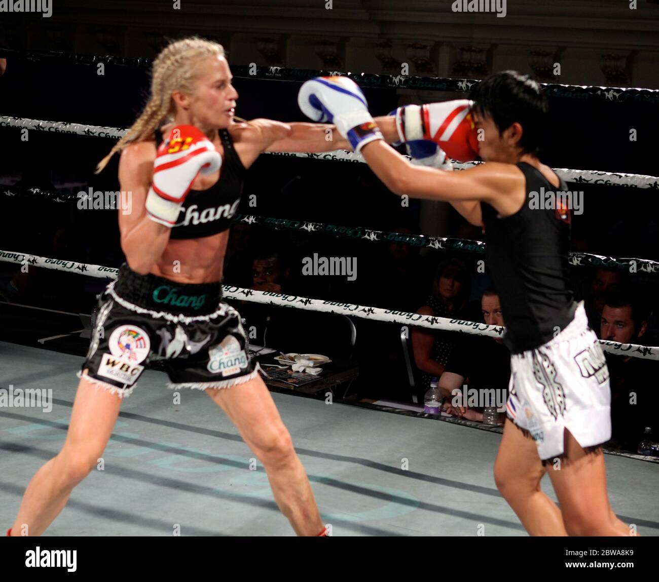 Female boxing fans hi-res stock photography and images - Alamy