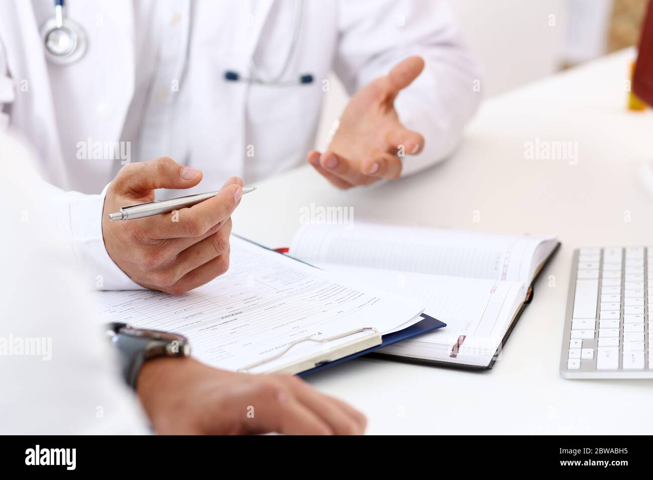 Doctor male and concerned hi-res stock photography and images - Alamy