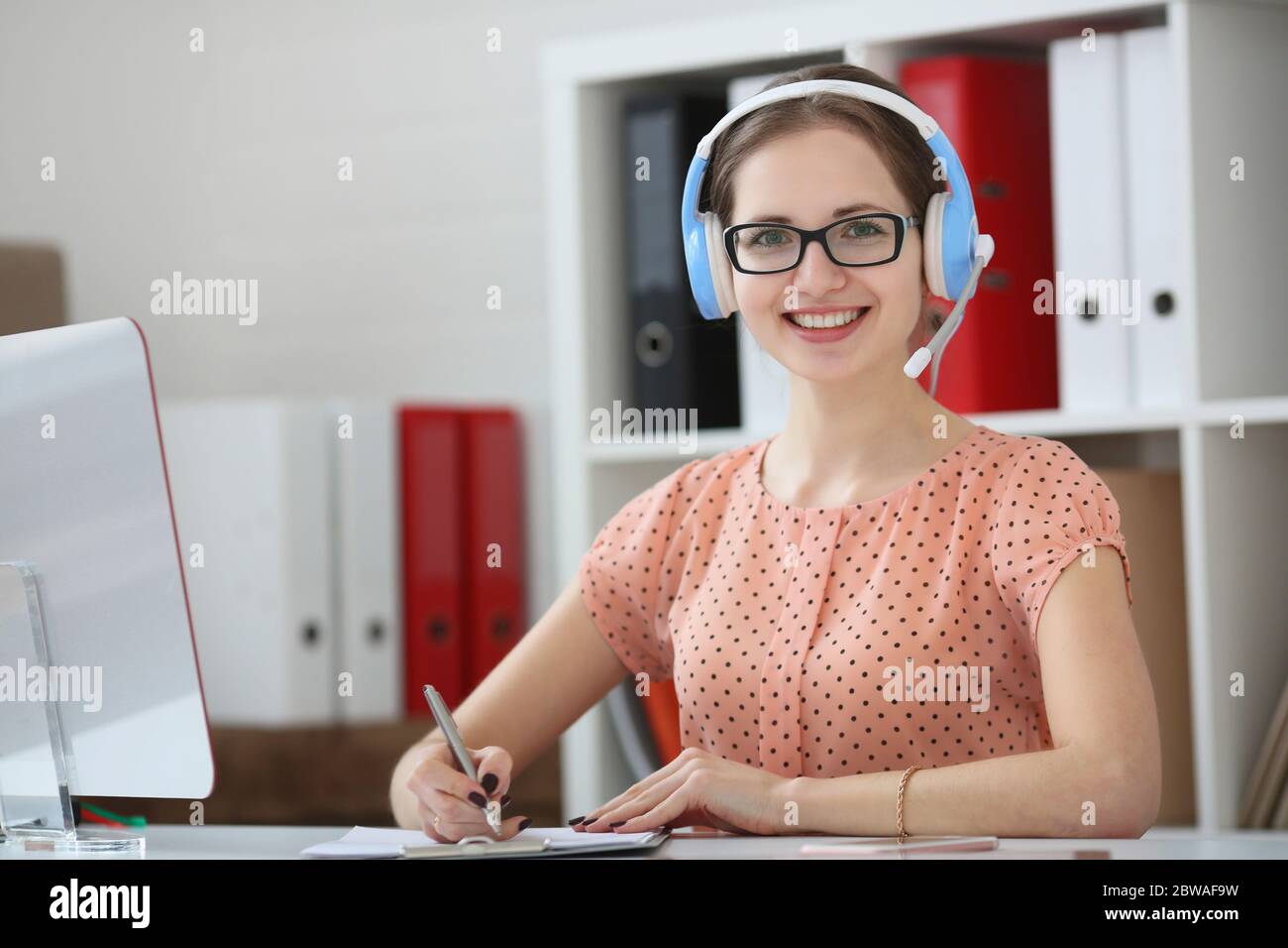 Beautiful customer support girl hi-res stock photography and images - Alamy