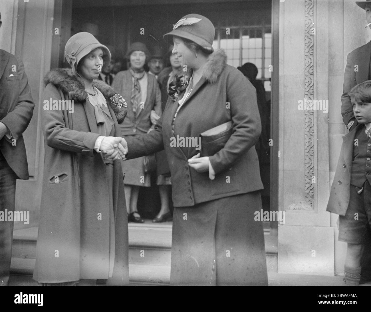 General Election 1931 Islington , Miss Thelma Cazalet ( left ) and Mrs ...