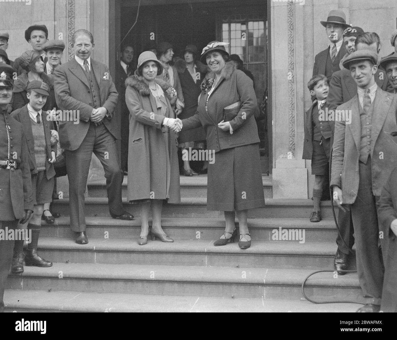 General Election 1931 Islington , Miss Thelma Cazalet ( left ) and Mrs ...