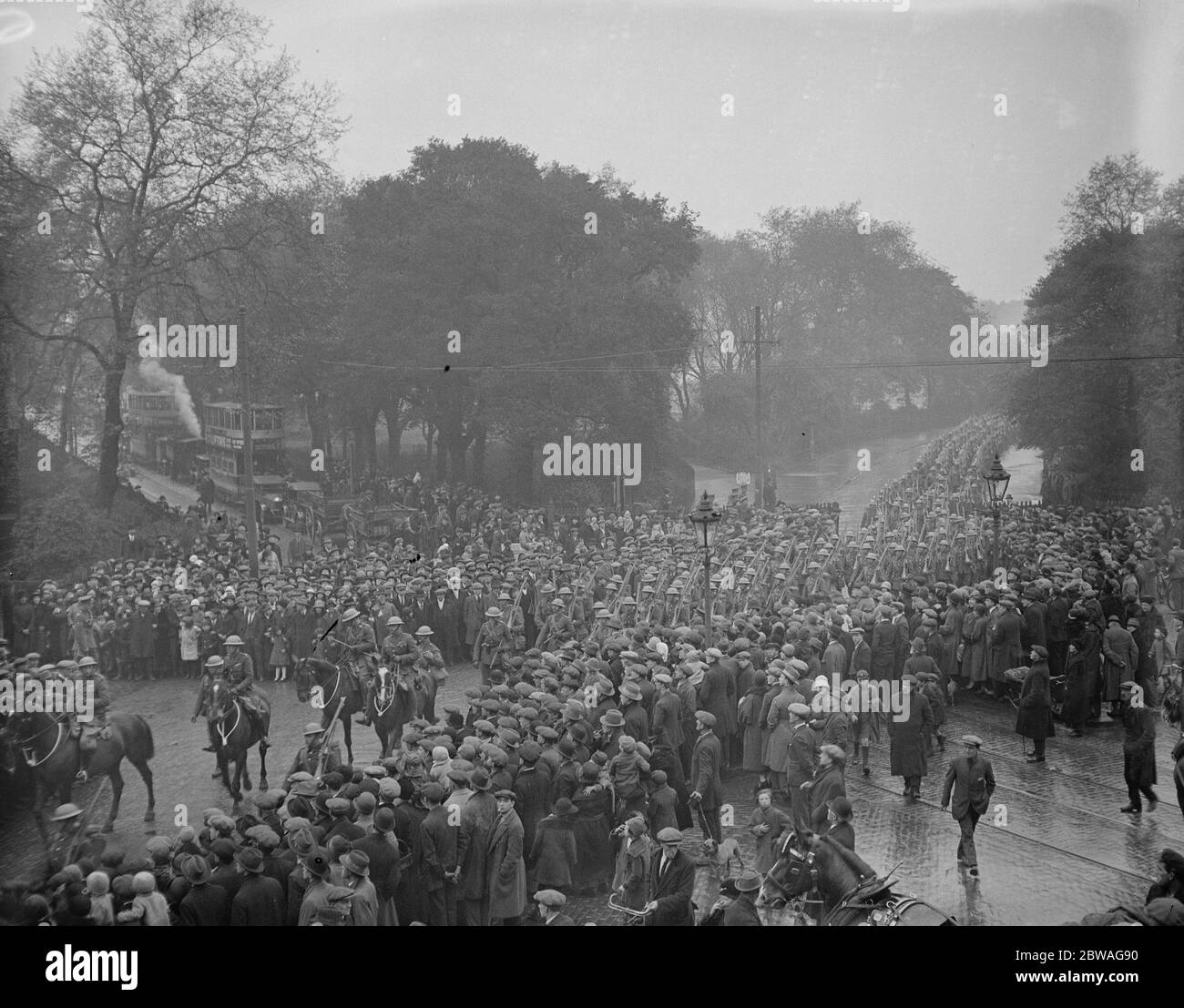 East london docks 1920s hi-res stock photography and images - Alamy