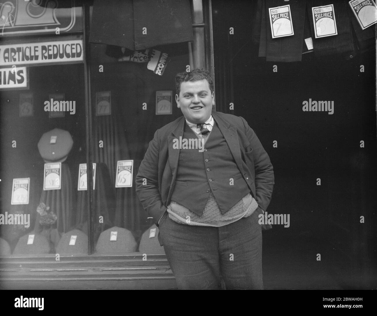 The Fat boy of Poplar , London . Bertie Walters , 17 years of age ...