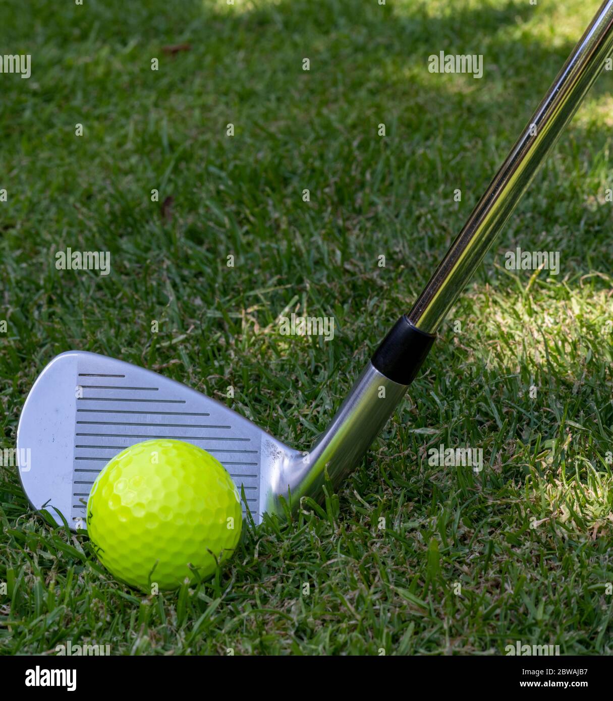 Addressing golf ball hi-res stock photography and images - Alamy