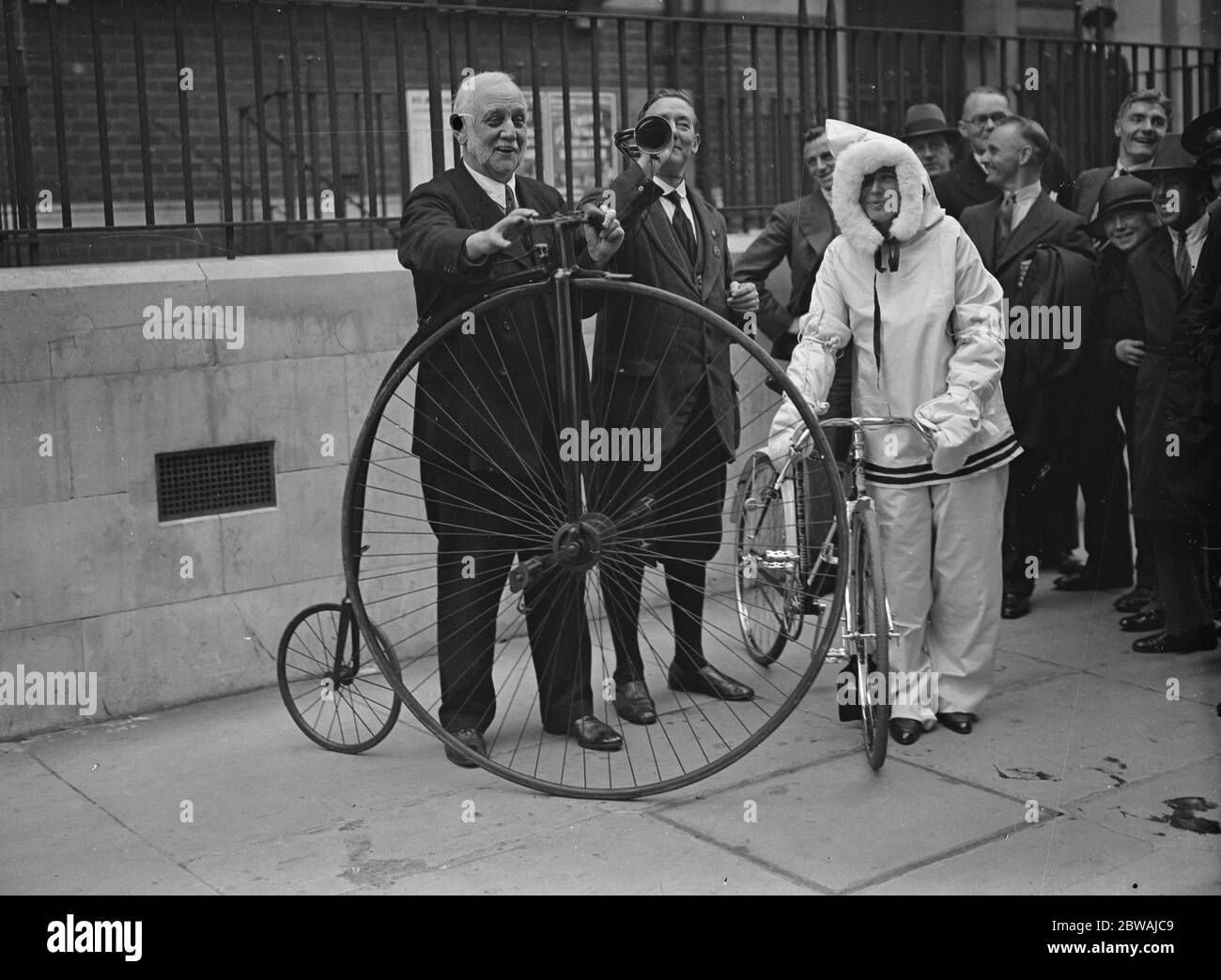 Penny farthing cycle hi-res stock photography and images - Alamy